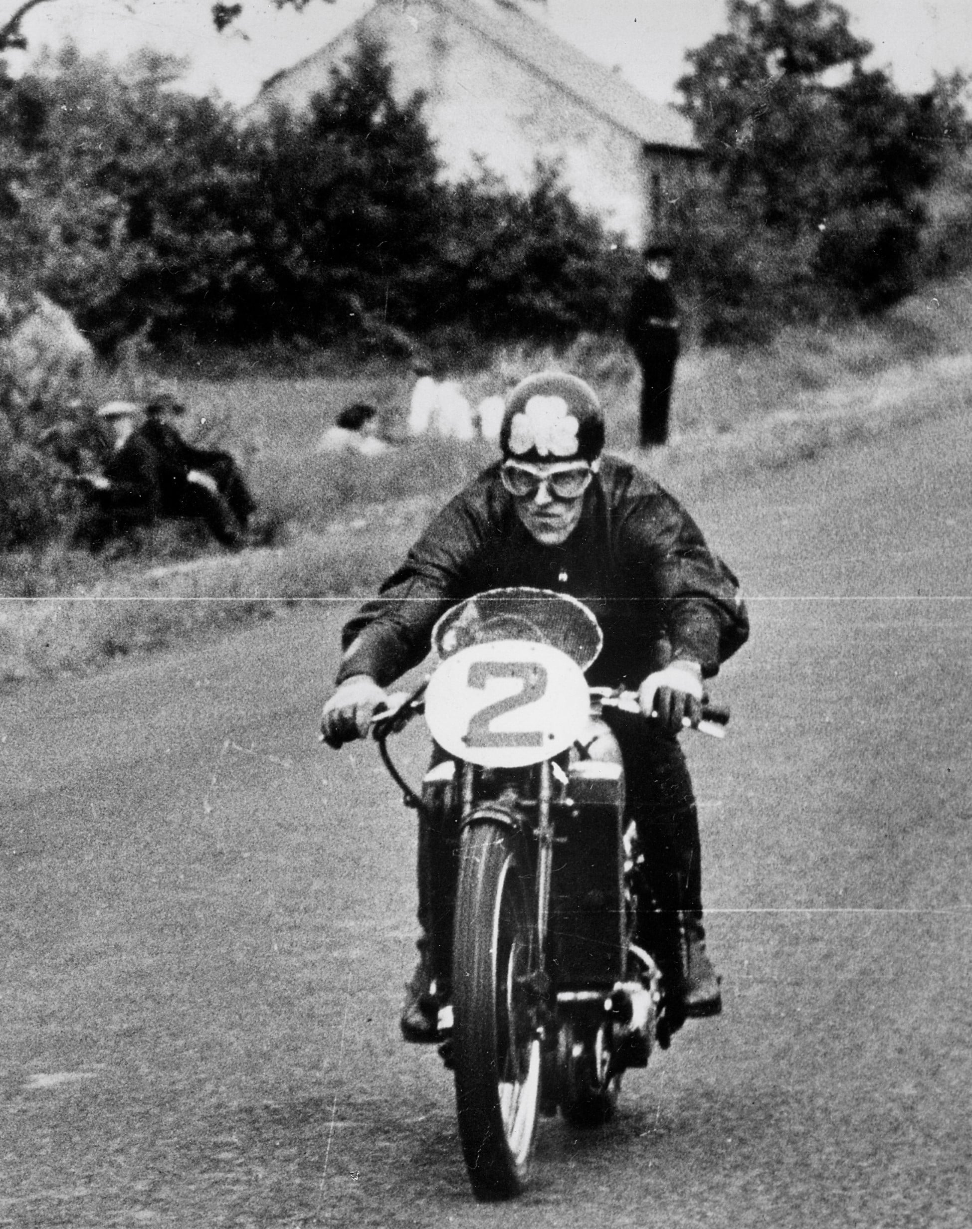 The supercharged AJS V4 - Britains most exotic racer, ever!